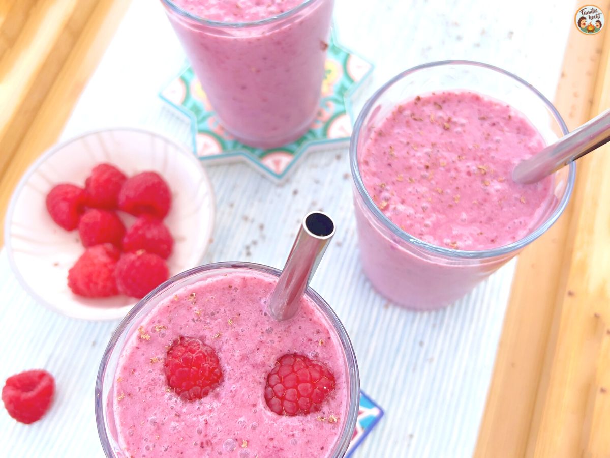 Bananen Beeren Smoothie - cremig mit Erdnussbutter